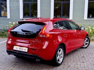 Sarkans Volvo V40 2017 Rīga, ar dzinēja tilpumu 2.00 L un nobraukumu 260 tūkst. km par 7980 €, foto 3 vietnē AUTOMOTO.COM.LV