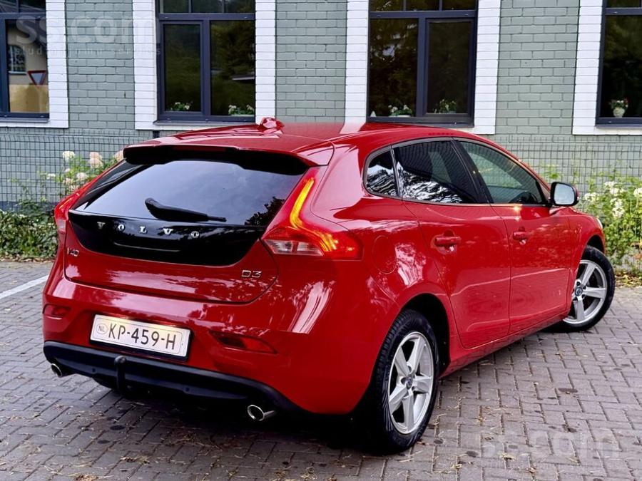 Sarkans Volvo V40 2017 Rīga, ar dzinēja tilpumu 2.00 L un nobraukumu 260 tūkst. km par 7980 €, foto 3 vietnē AUTOMOTO.COM.LV