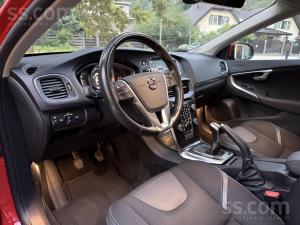 Sarkans Volvo V40 2017 Rīga, ar dzinēja tilpumu 2.00 L un nobraukumu 260 tūkst. km par 7980 €, foto 9 vietnē AUTOMOTO.COM.LV