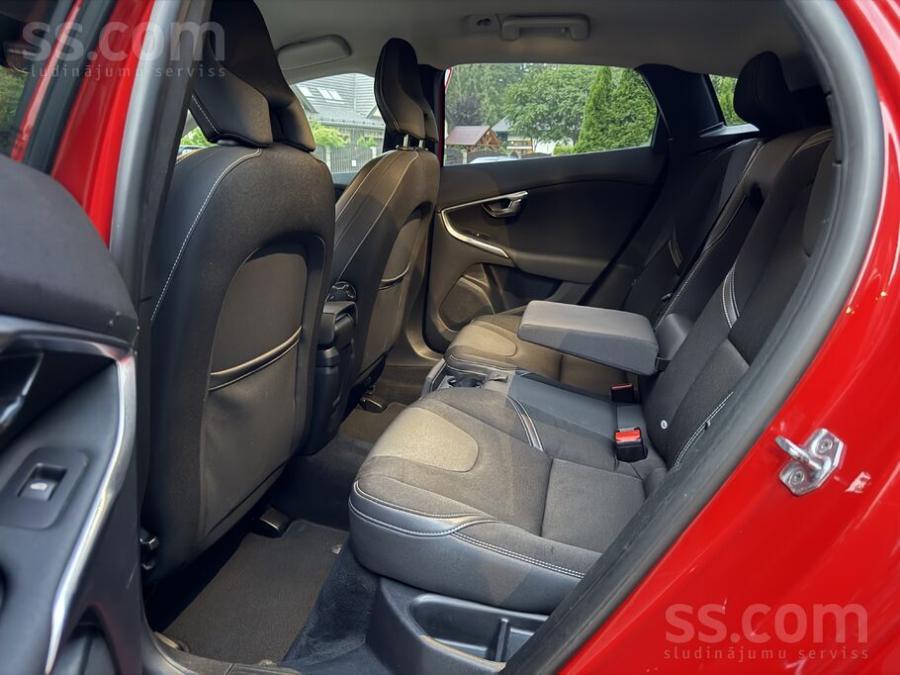 Sarkans Volvo V40 2017 Rīga, ar dzinēja tilpumu 2.00 L un nobraukumu 260 tūkst. km par 7980 €, foto 11 vietnē AUTOMOTO.COM.LV