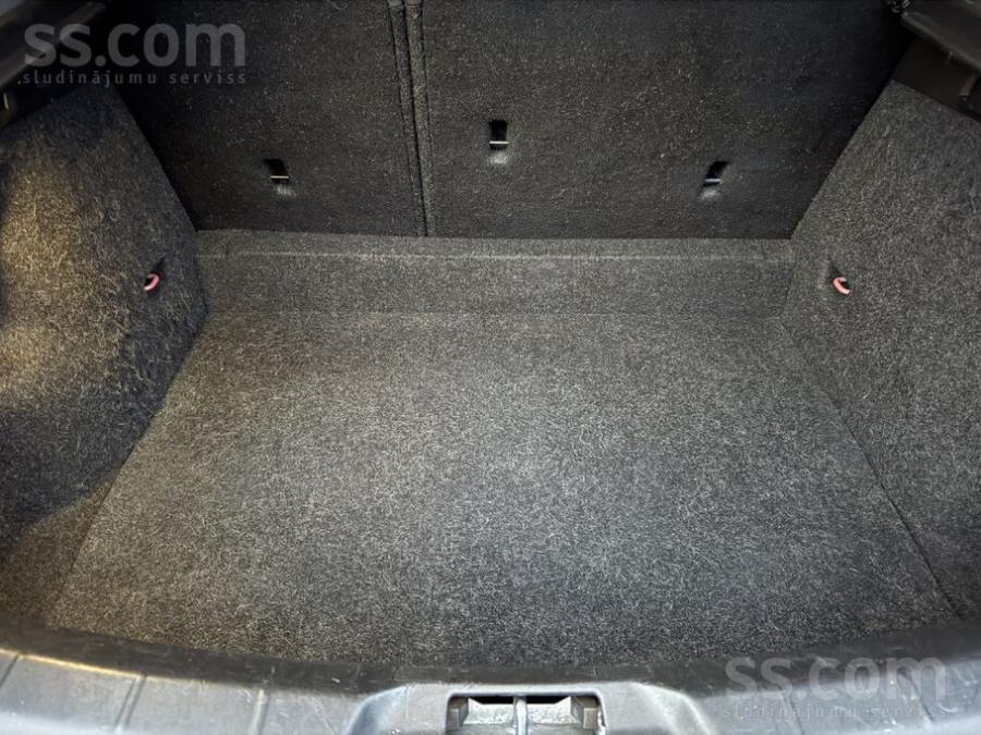 Sarkans Volvo V40 2017 Rīga, ar dzinēja tilpumu 2.00 L un nobraukumu 260 tūkst. km par 7980 €, foto 12 vietnē AUTOMOTO.COM.LV