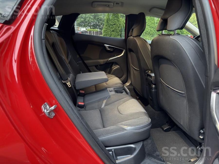 Sarkans Volvo V40 2017 Rīga, ar dzinēja tilpumu 2.00 L un nobraukumu 260 tūkst. km par 7980 €, foto 14 vietnē AUTOMOTO.COM.LV