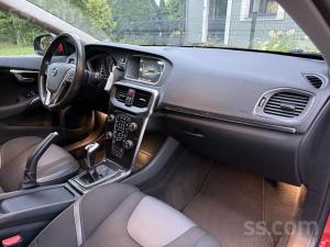 Sarkans Volvo V40 2017 Rīga, ar dzinēja tilpumu 2.00 L un nobraukumu 260 tūkst. km par 7980 €, foto 17 vietnē AUTOMOTO.COM.LV