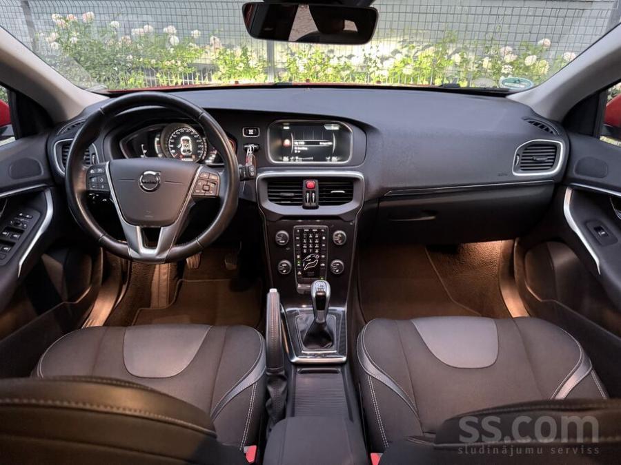 Sarkans Volvo V40 2017 Rīga, ar dzinēja tilpumu 2.00 L un nobraukumu 260 tūkst. km par 7980 €, foto 18 vietnē AUTOMOTO.COM.LV