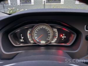 Sarkans Volvo V40 2017 Rīga, ar dzinēja tilpumu 2.00 L un nobraukumu 260 tūkst. km par 7980 €, foto 22 vietnē AUTOMOTO.COM.LV