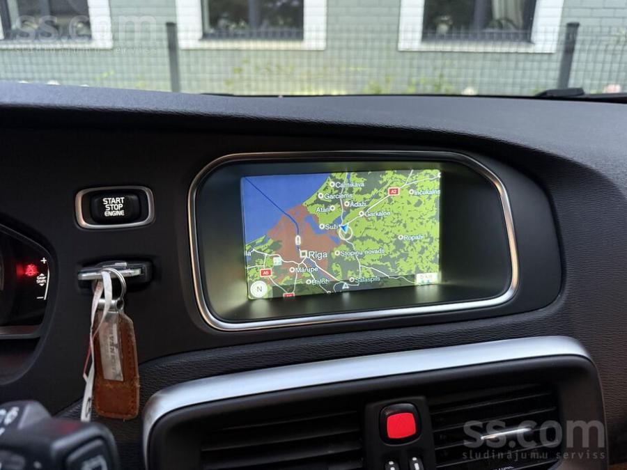 Sarkans Volvo V40 2017 Rīga, ar dzinēja tilpumu 2.00 L un nobraukumu 260 tūkst. km par 7980 €, foto 24 vietnē AUTOMOTO.COM.LV