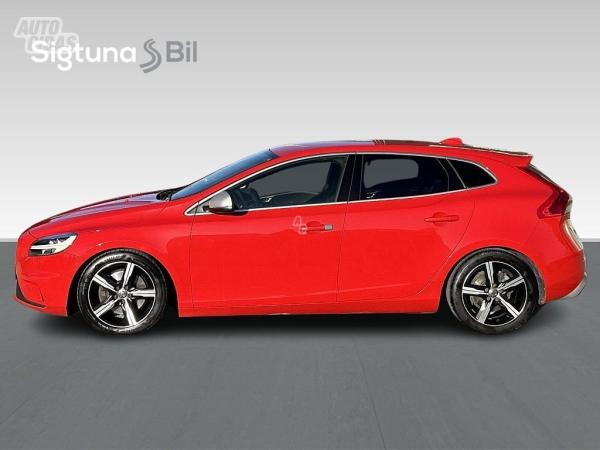 Red Volvo V40 2018 in Kaunas, with an engine capacity of 0.00 L and mileage of 66 thousand km for 24337 €, photo 3 on AUTOMOTO.COM.LV