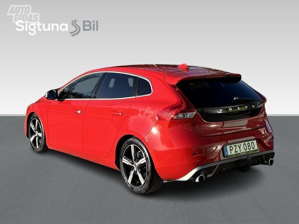 Red Volvo V40 2018 in Kaunas, with an engine capacity of 0.00 L and mileage of 66 thousand km for 24337 €, photo 4 on AUTOMOTO.COM.LV