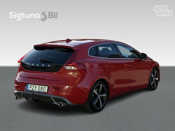 Red Volvo V40 2018 in Kaunas, with an engine capacity of 0.00 L and mileage of 66 thousand km for 24337 €, photo 6 on AUTOMOTO.COM.LV