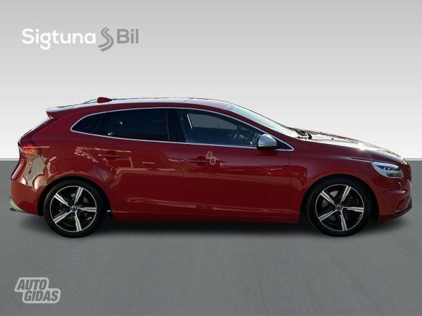Red Volvo V40 2018 in Kaunas, with an engine capacity of 0.00 L and mileage of 66 thousand km for 24337 €, photo 7 on AUTOMOTO.COM.LV