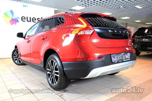 Sarkans Volvo V40 2018 Tallina, ar dzinēja tilpumu 2.00 L un nobraukumu 106 tūkst. km par 15990 €, foto 1 vietnē AUTOMOTO.COM.LV