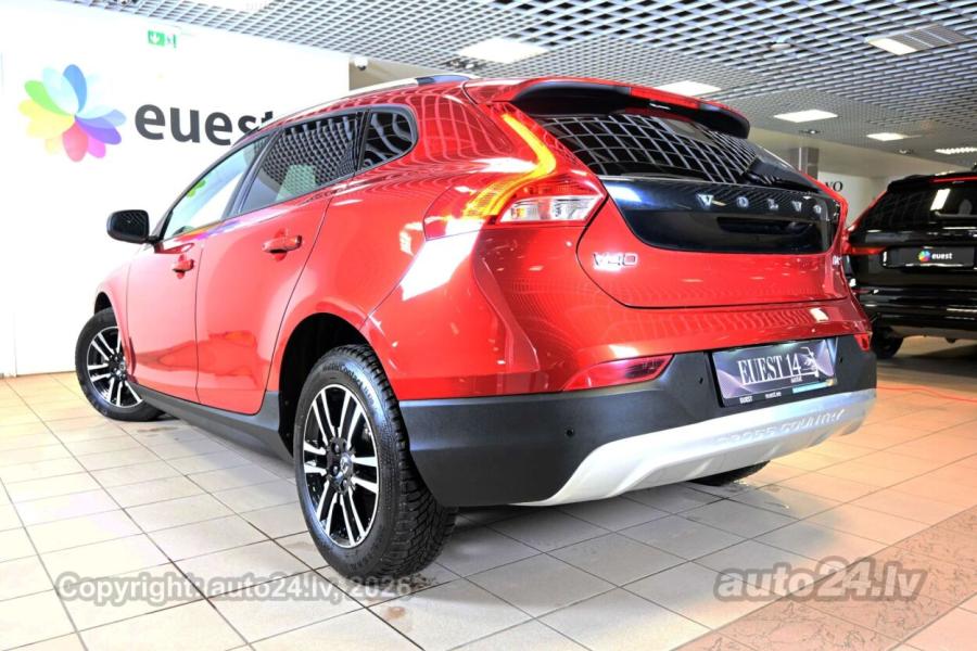 Red Volvo V40 2018 in Tallinn, with an engine capacity of 2.00 L and mileage of 106 thousand km for 15990 €, photo 1 on AUTOMOTO.COM.LV