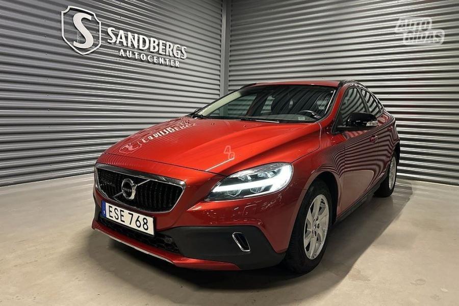 Red Volvo V40 2019 in Kaunas, with an engine capacity of 0.00 L and mileage of 13 thousand km for 27204 €, photo 1 on AUTOMOTO.COM.LV