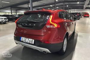Red Volvo V40 2019 in Kaunas, with an engine capacity of 0.00 L and mileage of 13 thousand km for 27204 €, photo 4 on AUTOMOTO.COM.LV