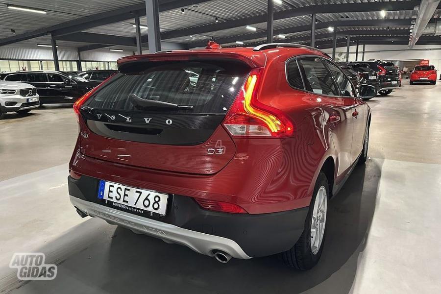 Red Volvo V40 2019 in Kaunas, with an engine capacity of 0.00 L and mileage of 13 thousand km for 27204 €, photo 4 on AUTOMOTO.COM.LV