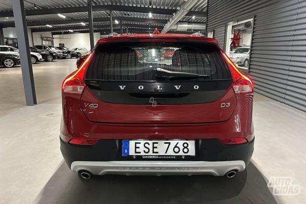 Red Volvo V40 2019 in Kaunas, with an engine capacity of 0.00 L and mileage of 13 thousand km for 27204 €, photo 5 on AUTOMOTO.COM.LV