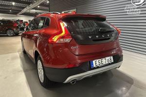 Red Volvo V40 2019 in Kaunas, with an engine capacity of 0.00 L and mileage of 13 thousand km for 27204 €, photo 6 on AUTOMOTO.COM.LV