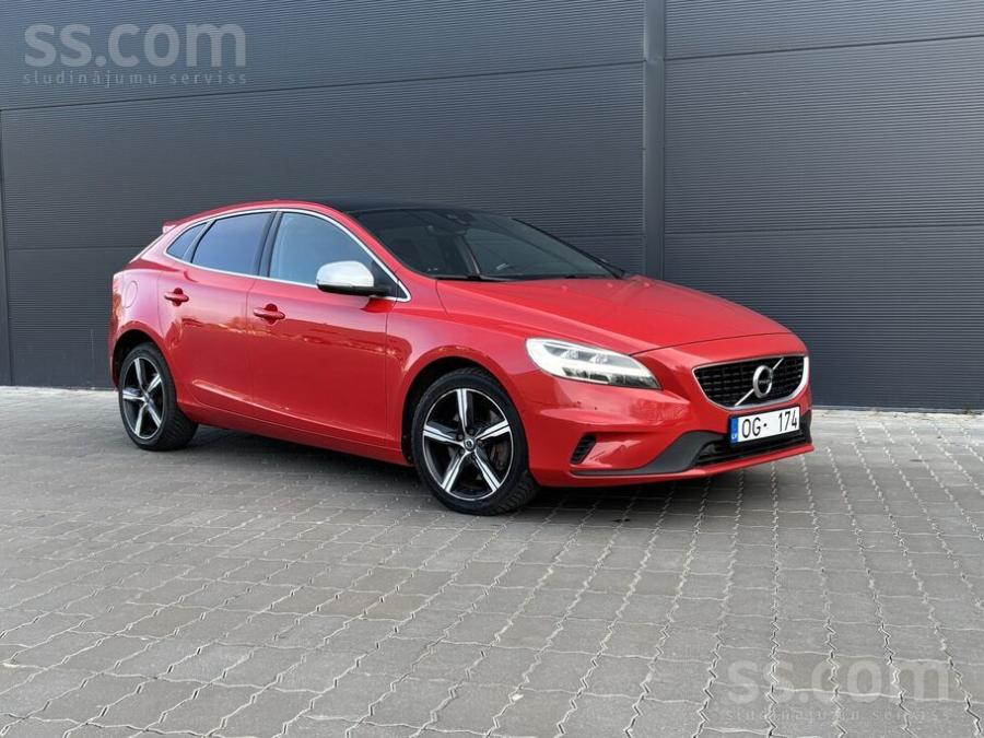 Red Volvo V40 2020 in Riga, with an engine capacity of 1.50 L and mileage of 201 thousand km for 13500 €, photo 3 on AUTOMOTO.COM.LV