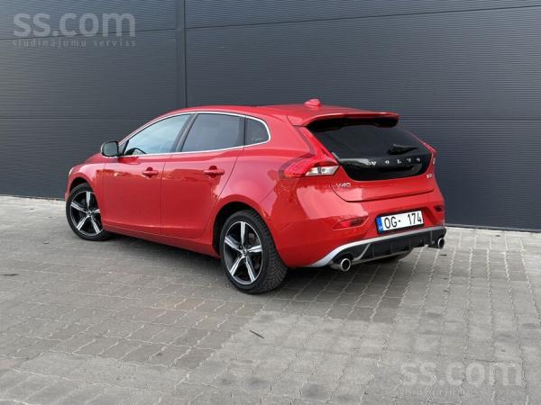 Red Volvo V40 2020 in Riga, with an engine capacity of 1.50 L and mileage of 201 thousand km for 13500 €, photo 4 on AUTOMOTO.COM.LV
