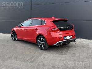 Red Volvo V40 2020 in Riga, with an engine capacity of 1.50 L and mileage of 201 thousand km for 13500 €, photo 5 on AUTOMOTO.COM.LV