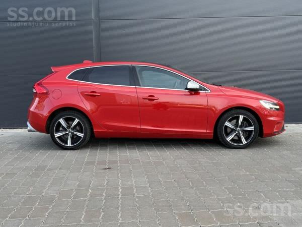 Red Volvo V40 2020 in Riga, with an engine capacity of 1.50 L and mileage of 201 thousand km for 13500 €, photo 5 on AUTOMOTO.COM.LV