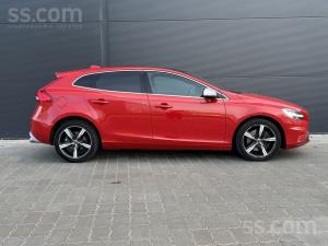 Red Volvo V40 2020 in Riga, with an engine capacity of 1.50 L and mileage of 201 thousand km for 13500 €, photo 6 on AUTOMOTO.COM.LV