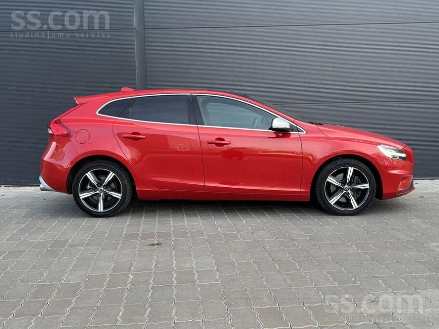 Red Volvo V40 2020 in Riga, with an engine capacity of 1.50 L and mileage of 201 thousand km for 13500 €, photo 6 on AUTOMOTO.COM.LV