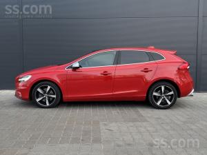 Red Volvo V40 2020 in Riga, with an engine capacity of 1.50 L and mileage of 201 thousand km for 13500 €, photo 7 on AUTOMOTO.COM.LV