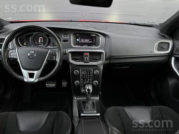 Red Volvo V40 2020 in Riga, with an engine capacity of 1.50 L and mileage of 201 thousand km for 13500 €, photo 7 on AUTOMOTO.COM.LV