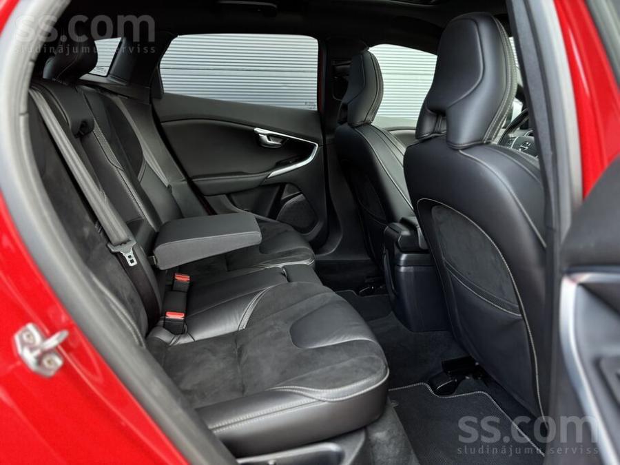 Red Volvo V40 2020 in Riga, with an engine capacity of 1.50 L and mileage of 201 thousand km for 13500 €, photo 12 on AUTOMOTO.COM.LV