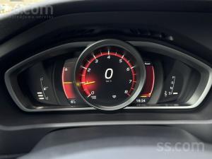 Red Volvo V40 2020 in Riga, with an engine capacity of 1.50 L and mileage of 201 thousand km for 13500 €, photo 20 on AUTOMOTO.COM.LV