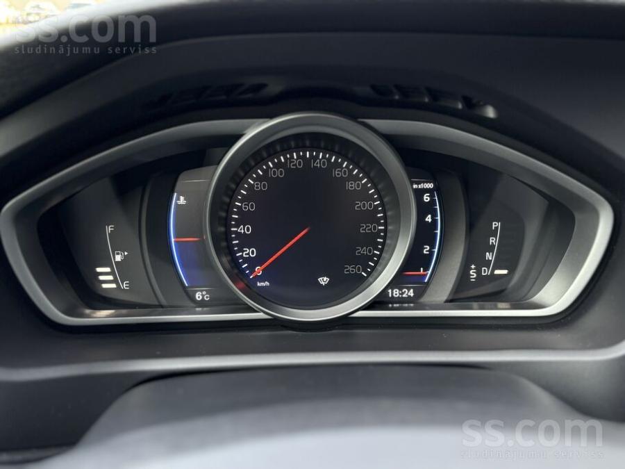 Red Volvo V40 2020 in Riga, with an engine capacity of 1.50 L and mileage of 201 thousand km for 13500 €, photo 21 on AUTOMOTO.COM.LV