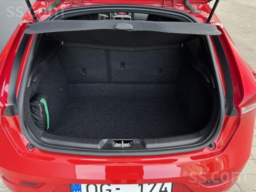Red Volvo V40 2020 in Riga, with an engine capacity of 1.50 L and mileage of 201 thousand km for 13500 €, photo 28 on AUTOMOTO.COM.LV