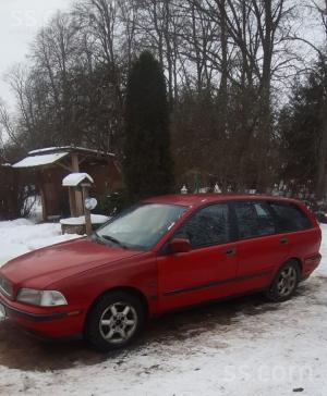 Sarkans Volvo V40 1996 Valmiera, ar dzinēja tilpumu 1.60 L un nobraukumu 438 tūkst. km par 300 €, foto 3 vietnē AUTOMOTO.COM.LV