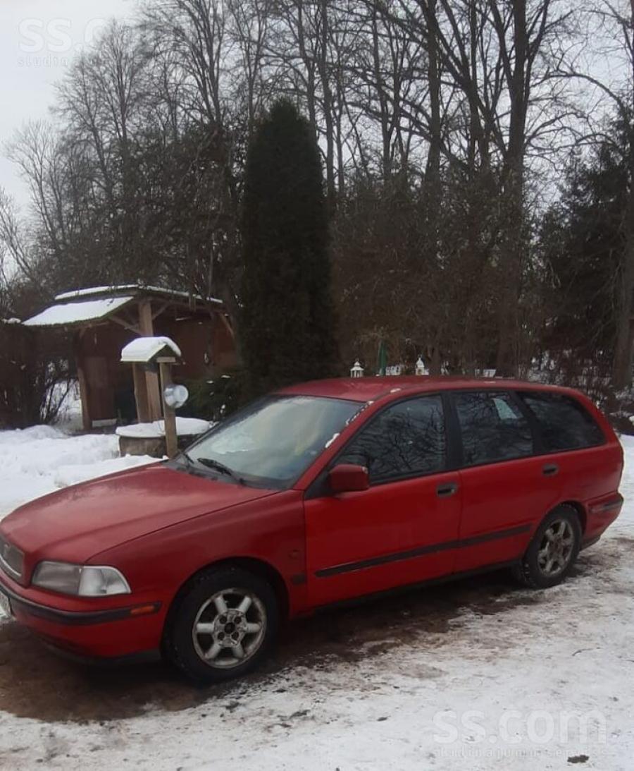 Sarkans Volvo V40 1996 Valmiera, ar dzinēja tilpumu 1.60 L un nobraukumu 438 tūkst. km par 300 €, foto 3 vietnē AUTOMOTO.COM.LV