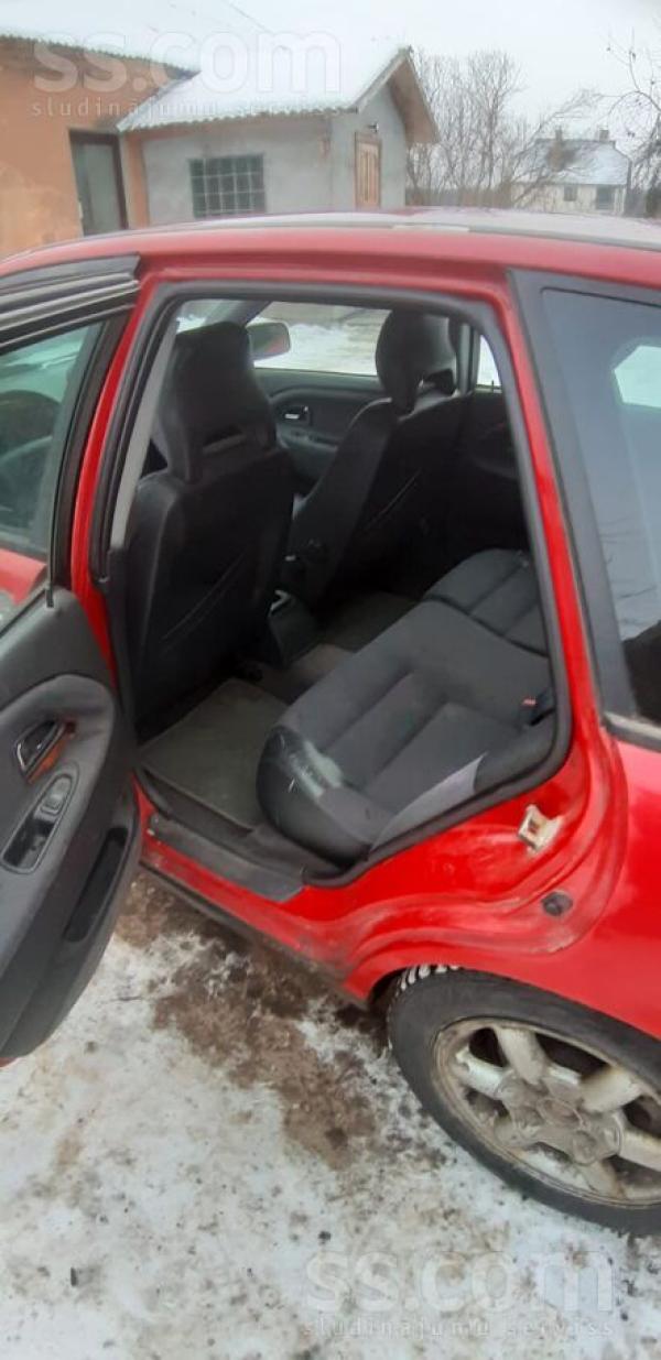 Sarkans Volvo V40 1996 Valmiera, ar dzinēja tilpumu 1.60 L un nobraukumu 438 tūkst. km par 300 €, foto 5 vietnē AUTOMOTO.COM.LV