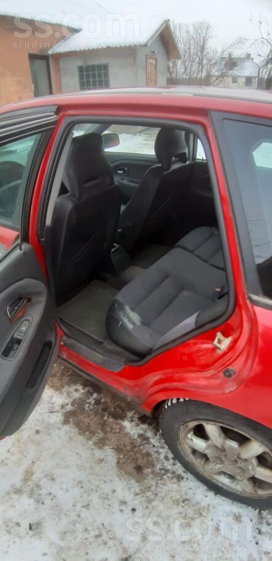 Sarkans Volvo V40 1996 Valmiera, ar dzinēja tilpumu 1.60 L un nobraukumu 438 tūkst. km par 300 €, foto 6 vietnē AUTOMOTO.COM.LV