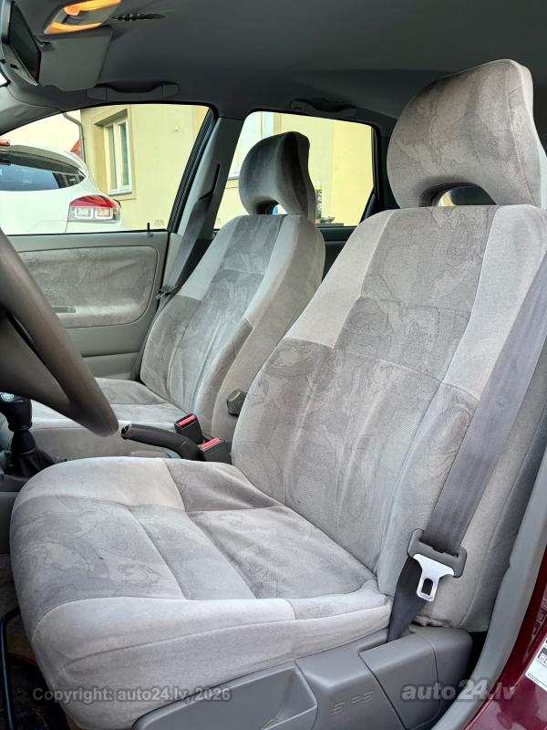 Sarkans Volvo V40 1998 Tartu, ar dzinēja tilpumu 2.00 L un nobraukumu 53 tūkst. km par 2450 €, foto 8 vietnē AUTOMOTO.COM.LV