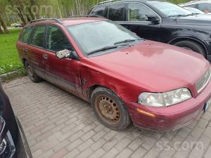 Красный Вольво В40 2001 в Бауска, объемом двигателя 1.90 л и пробегом 0 тыс. км за 450 €, фото  на AUTOMOTO.COM.LV