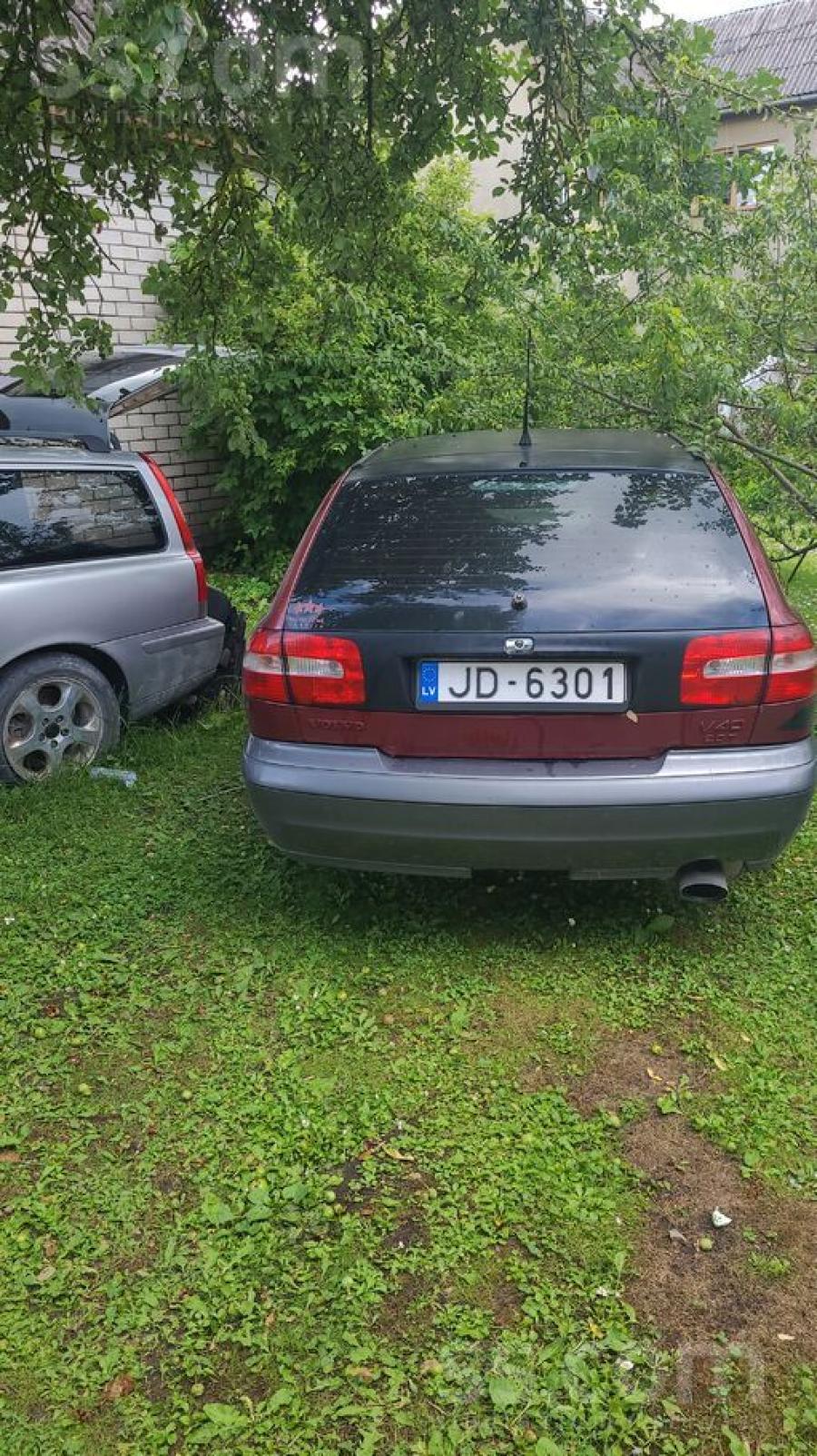 Red Volvo V40 2002 in Tukums, with an engine capacity of 2.00 L and mileage of 350 thousand km for 300 €, photo 4 on AUTOMOTO.COM.LV