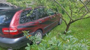 Red Volvo V40 2002 in Tukums, with an engine capacity of 2.00 L and mileage of 350 thousand km for 300 €, photo 5 on AUTOMOTO.COM.LV