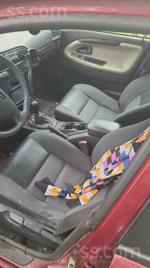 Red Volvo V40 2002 in Tukums, with an engine capacity of 2.00 L and mileage of 350 thousand km for 300 €, photo 6 on AUTOMOTO.COM.LV