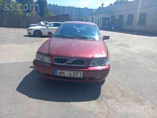 Sarkans Volvo V40 2004 Rīga, ar dzinēja tilpumu 1.90 L un nobraukumu 326 tūkst. km par 900 €, foto 3 vietnē AUTOMOTO.COM.LV