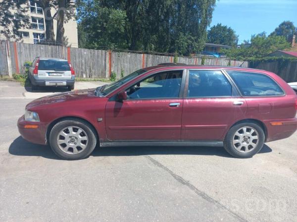 Sarkans Volvo V40 2004 Rīga, ar dzinēja tilpumu 1.90 L un nobraukumu 326 tūkst. km par 900 €, foto 4 vietnē AUTOMOTO.COM.LV