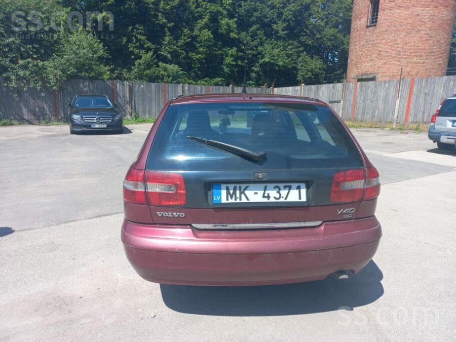 Sarkans Volvo V40 2004 Rīga, ar dzinēja tilpumu 1.90 L un nobraukumu 326 tūkst. km par 900 €, foto 5 vietnē AUTOMOTO.COM.LV