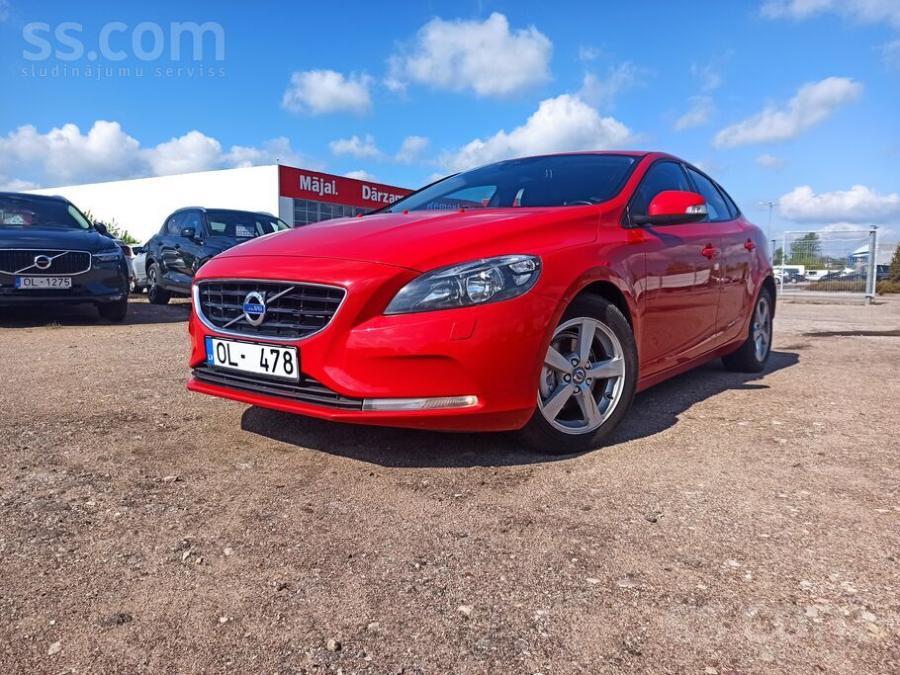 Sarkans Volvo V40 2012 Daugavpils, ar dzinēja tilpumu 1.60 L un nobraukumu 0 tūkst. km par 5500 €, foto 1 vietnē AUTOMOTO.COM.LV