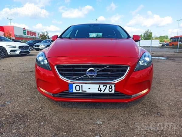 Sarkans Volvo V40 2012 Daugavpils, ar dzinēja tilpumu 1.60 L un nobraukumu 0 tūkst. km par 5500 €, foto 3 vietnē AUTOMOTO.COM.LV