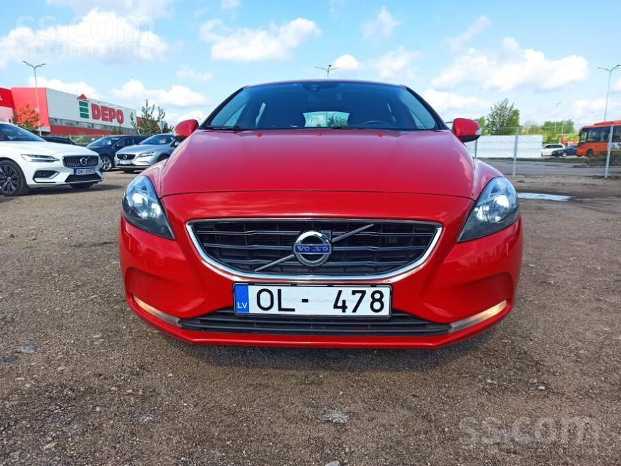 Sarkans Volvo V40 2012 Daugavpils, ar dzinēja tilpumu 1.60 L un nobraukumu 0 tūkst. km par 5500 €, foto 4 vietnē AUTOMOTO.COM.LV