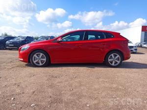 Sarkans Volvo V40 2012 Daugavpils, ar dzinēja tilpumu 1.60 L un nobraukumu 0 tūkst. km par 5500 €, foto 5 vietnē AUTOMOTO.COM.LV