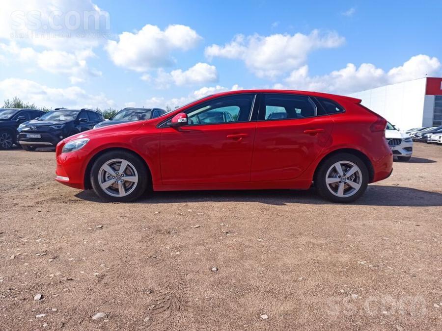 Sarkans Volvo V40 2012 Daugavpils, ar dzinēja tilpumu 1.60 L un nobraukumu 0 tūkst. km par 5500 €, foto 5 vietnē AUTOMOTO.COM.LV